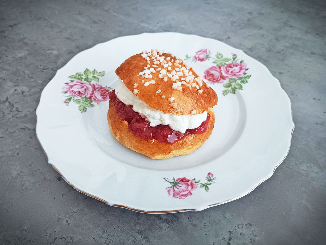 Laskiaispullat ja paras pullataikina | Pohjola | Maistuvat pullat